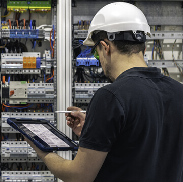 Facility Management: intelligently controlling heterogeneous equipment